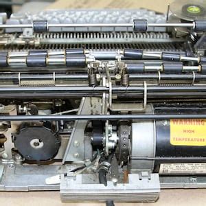 IBM Selectric I Electric Typewriter Model Powers Up Won T Type For Parts Or