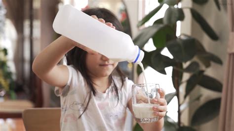 Цены на продукты в Украине супермаркеты повысили стоимость молока и творога сметана подешевела