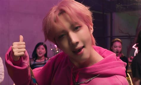 Hui Pentagon Rilis Video Musik ‘hmm Bop Dalam Versi Performance