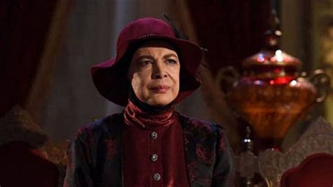 عکس لباس عروس شاهانه بیتا فرهی در اولین ازدواجش