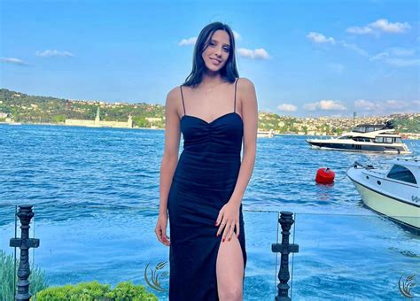 6 Potret Atlet Voli Cantik Derya Cebecioglu Spiker Andalan Timnas Turki Okezone Women