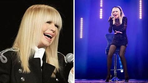 Левски подари купа на Лили Иванова