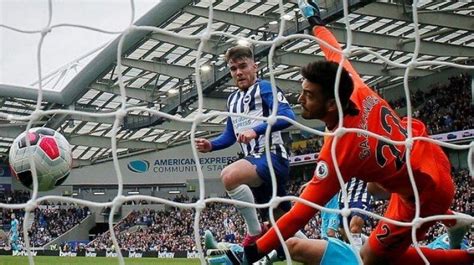 მიკ მაკარტის ტოტენჰემთან დუბლის შემსრულებელი 19 წლის აარონ კონოლი