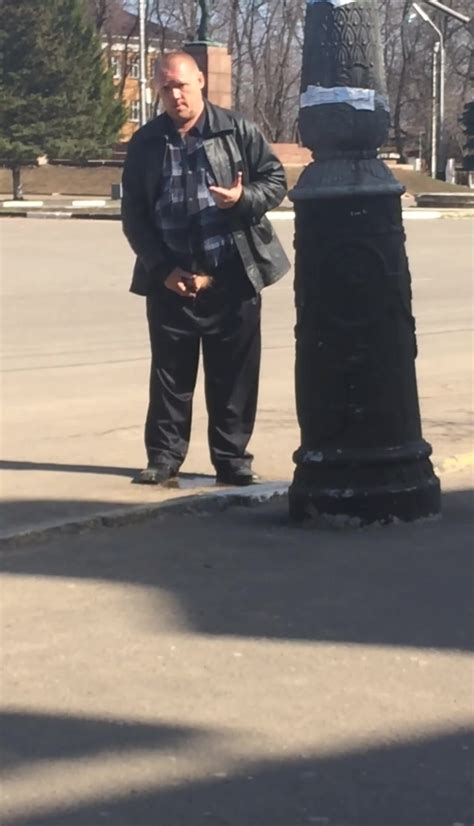 Man With Small Penis Caught Peeing On The Street En Español