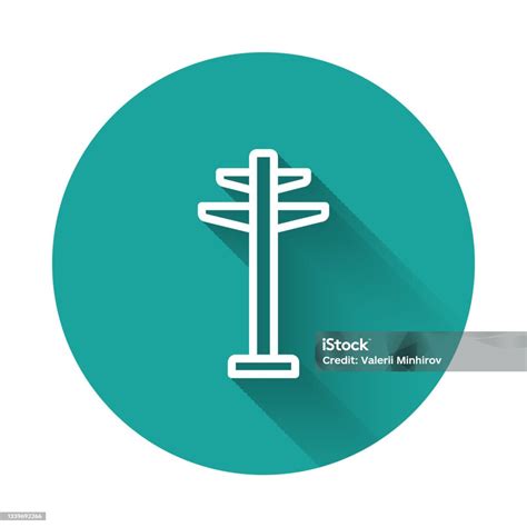 긴 그림자 배경으로 격리된 오버헤드 전원선 아이콘을 지원하는 데 사용되는 화이트 라인 전기 타워 고전압 전원 극선 녹색 원 버튼입니다 벡터 0명에 대한 스톡 벡터 아트 및