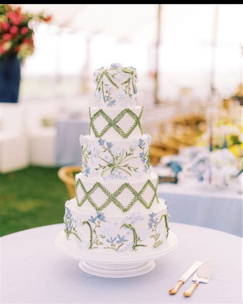 Pin By Amanda Williams On Aw And Jm Wedding Coastal Wedding Cake Beautiful Wedding Cakes