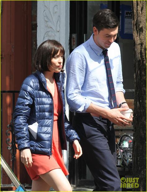 Dakota Johnson Cuddles Up To Nicholas Braun In How To Be Single Scene Photo 3354234 Dakota