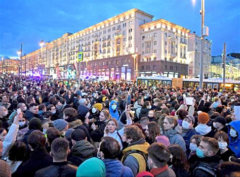 Alexei Navalny Supporters Issue Stark Challenge To Putin As Protests