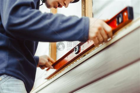 使用测量工具安装平高清图片下载 正版图片503656257 摄图网