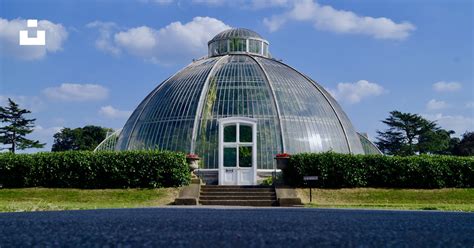 수역 근처의 파란색 유리 돔 건물 사진 Unsplash의 무료 런던 이미지