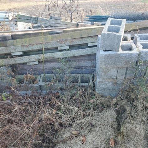Cinder Blocks Pavers And Used 4x4 Boards Live And Online Auctions On