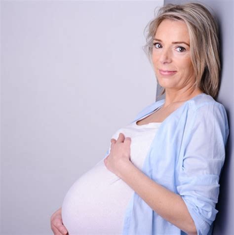 Защо 40 годишни жени решават да имат деца Когато детето тръгне на училище те ще станат баби и