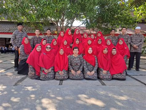 Helat Lomba Baca Puisi Sempena Hgn Kasek Smpn 1 Kandis Sematkan