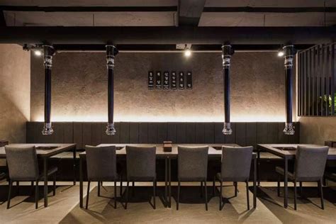 조명으로 포인트를 준 블랙톤의 25평 고깃집 인테리어 인테리어 식당 아이디어 고급 식당