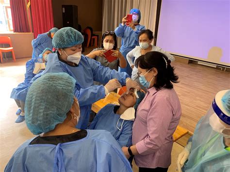 Шинжилгээний сорьц авах хадгалах тээвэрлэх аргад сургууль цэцэрлэгийн эмч нар суралцлаа