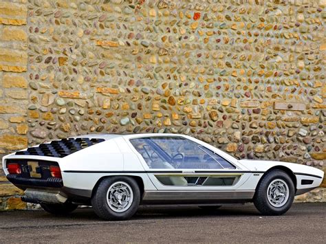 Bertone Lamborghini Marzal Concept 1967 Avec Un Style Révolutionnaire