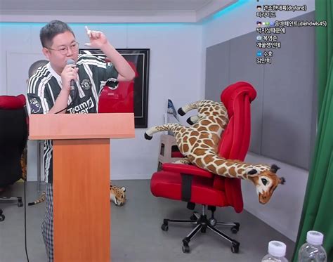 감스트 연설중에 기린 상태 유머 움짤 이슈 에펨코리아