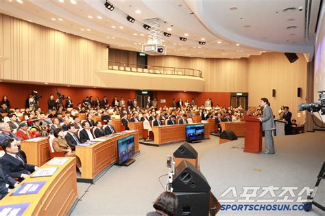 새정부에 체육인이 바란다 우생순 레전드임오경 의원 주도 체육정책 제안체육인 400명 운집 대성황