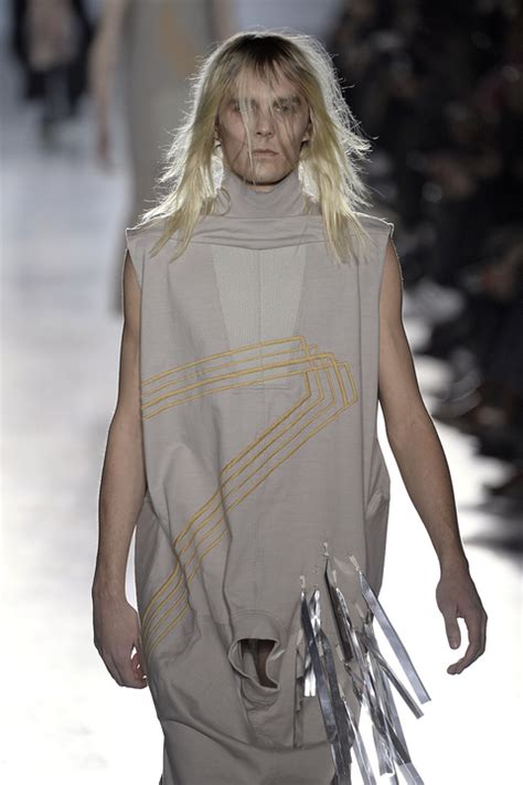 Moda Gli Uomini Col Pisello Al Vento Di Rick Owens