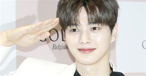 송강 군대가는 데몬…씩씩한 인사