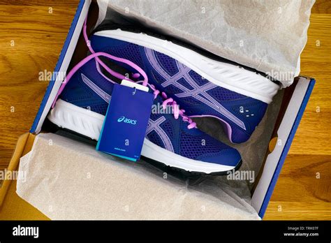 Asics shoes hi-res stock photography and images - Alamy