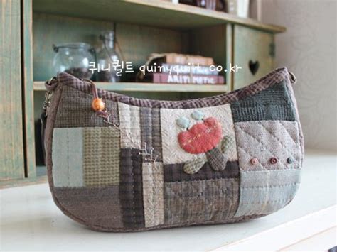 퀴니퀼트 New 귀요미 퀼트가방 직접 만드시는 Diy 제품입니다 어깨에 산뜻하게 매고 외출하세요~~ 퀴니퀼트의 히트 상품인 귀요미 퀼트가방이 새로운 신상원단으로