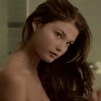 Stefanie Scott Shows Her Boobs In Topless Pic