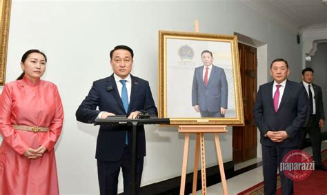 УИХ ын дарга асан М Энхболдын хөрөг зургийг Төрийн ордонд байрлууллаа