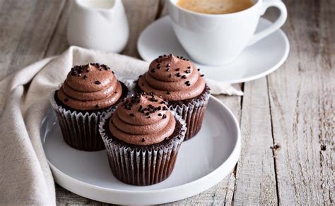 სინაზით და სიყვარულით სავსე საახალწლო ქაფქეიქი კურდღელი კმაყოფილი იღიმის