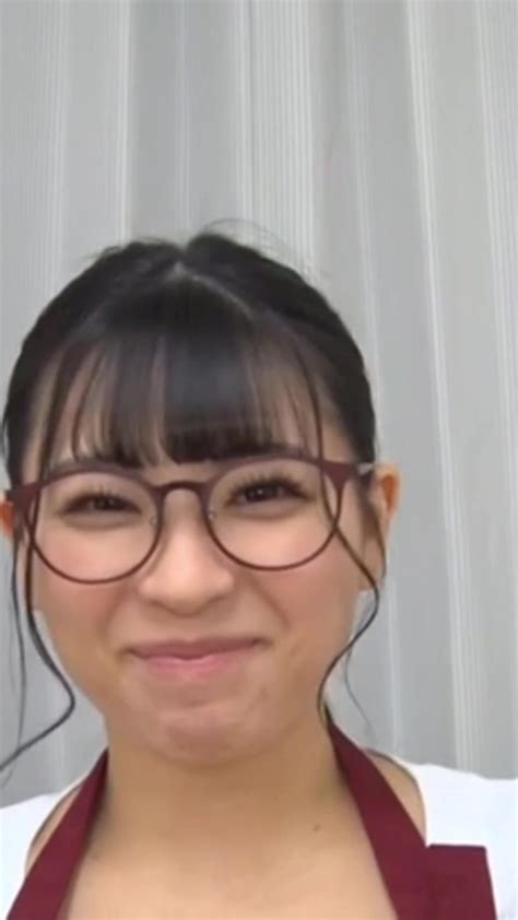 スーパーでレジ打ちのパートをしているあんなちゃん（21）。普段は目立たない地味目な子。 Tiktok