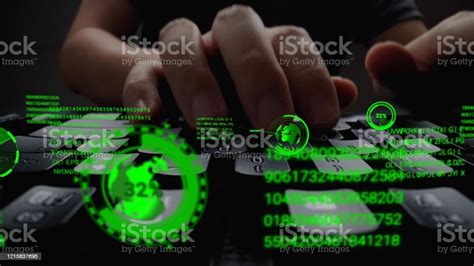 그래픽 사용자 인터페이스 Gui 홀로그램노트북 컴퓨터 키보드에서 작업하는 남자 3차원 형태에 대한 스톡 사진 및 기타 이미지 3차원 형태 Html 가상현실 Istock