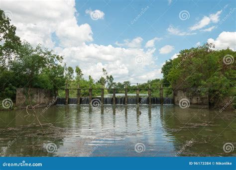 Overflow Weir On English Canal Royalty Free Stock Image Cartoondealer