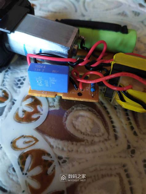 给飞利浦剃须刀换电池 Philishave 36 拆机乐园 数码之家