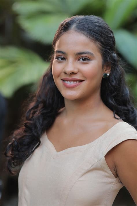 Atriz Bella Campos Da Novela Pantanal Estrela Homenagem Ao Centro Oeste