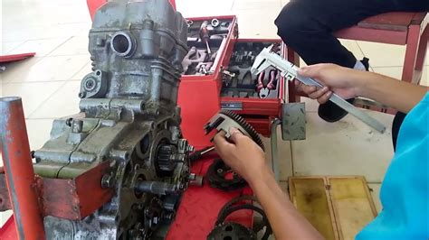 Praktek Stand Engine Honda Cs1 Part 2 Unit Kopling Youtube