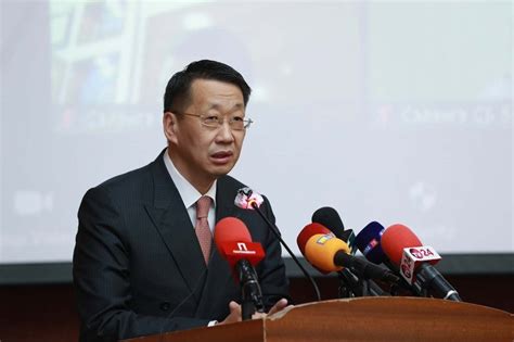 Л Энх Амгалан Бага ангийн сурагчид хүнд цүнх үүрэх шаардлагагүй болно