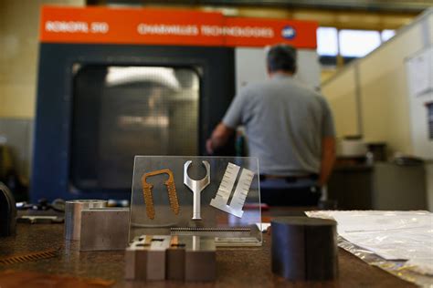 Quantum Negativity Could Improve Metrology Precision