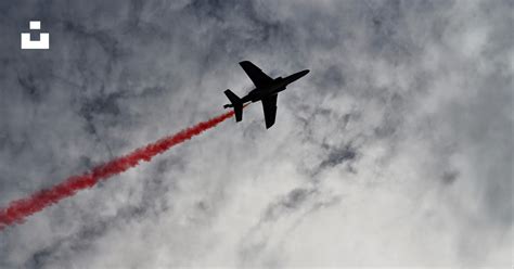 하늘에 전투기 사진 Unsplash의 무료 조종사 이미지 하늘에 전투기 사진 Unsplash의 무료 조종사 이미지