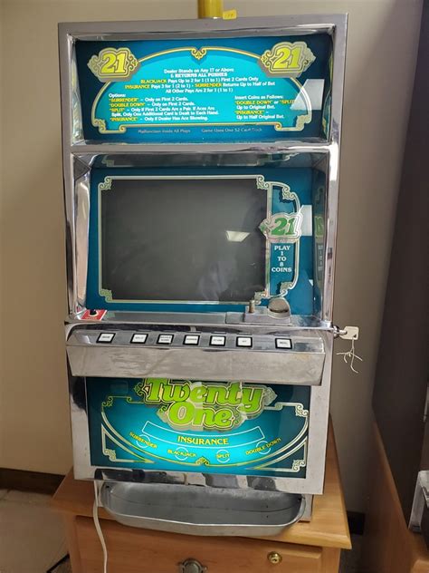 Great Finds Online Auctions Twenty One Digital Slot Machine W Keys