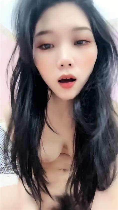 【小饼干】大奶小妞发育很好！脱光光玩跳蛋真想干她！4 Eporner