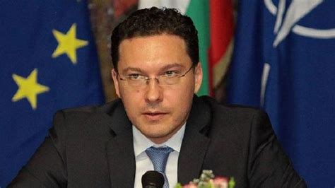 Външният министър Даниел Митов стана баща Новини бг