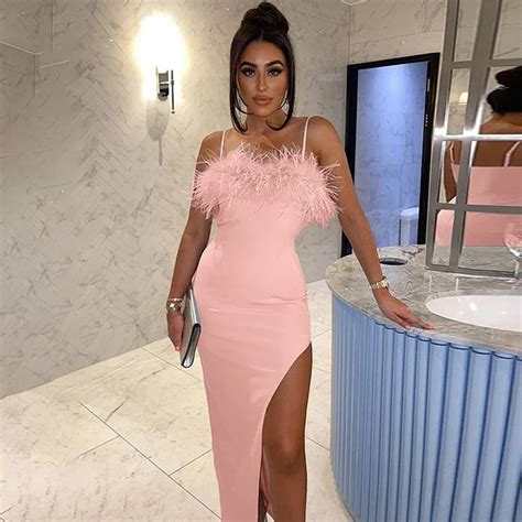 Perje Je Zavladalo Modom A Sad Su Stigle Vrlo Chic Haljine S Perjem