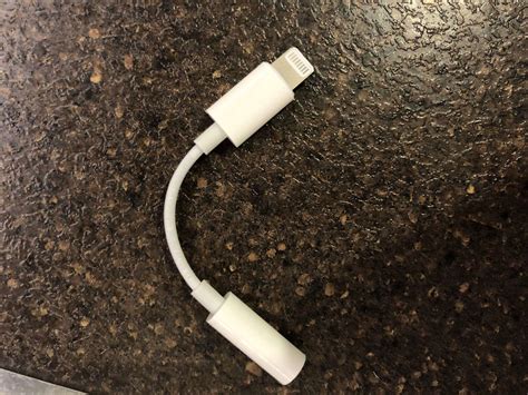 Адаптер Apple Lightning Jack 3 5 мм Mmx62zm A — купить по низкой цене в интернет магазине