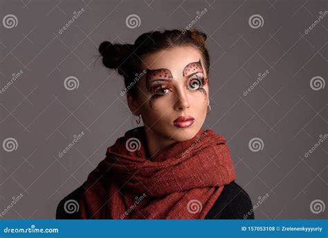 Portrait Der Sch Nen Frau Stockfoto Bild Von Lebensstil