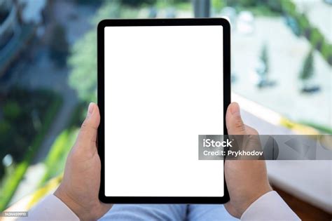 남자 손은 격리 된 화면 배경 사무실과 컴퓨터 태블릿을 들고 그래픽 사용자 인터페이스에 대한 스톡 사진 및 기타 이미지 그래픽 사용자 인터페이스 깨끗한 남자 Istock