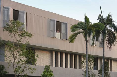 Merging Urban Oasis And Cityscape Retreat At The Blinker House Project