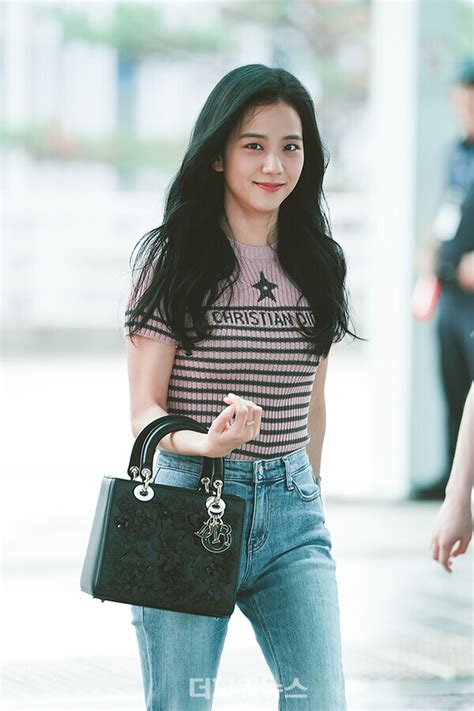 블랙핑크 지수 방긋