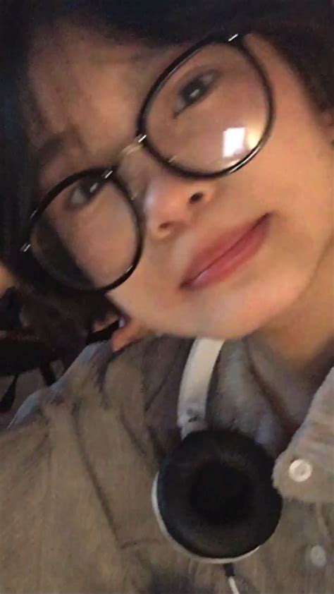 Girl W Glasses Glasses Inspiration Pretty Selfies Cute Headers For