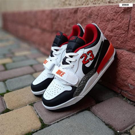 Жіночі кросівки — ціна 2200 грн у каталозі Кросівки Купити жіночі речі за доступною ціною на