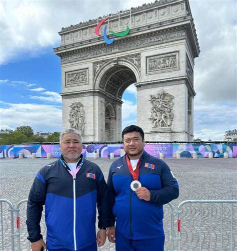 Паралимпын алт мөнгө хүрэл медальт тамирчин Э Содномпилжээ эх орондоо ирлээ